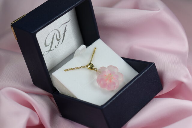 ダブレット・ストーン（水晶とローズクォーツ）のペンダントトップ (Moon Tear®) | iichi 日々の暮らしを心地よくするハンドメイドやアンティークのマーケットプレイス