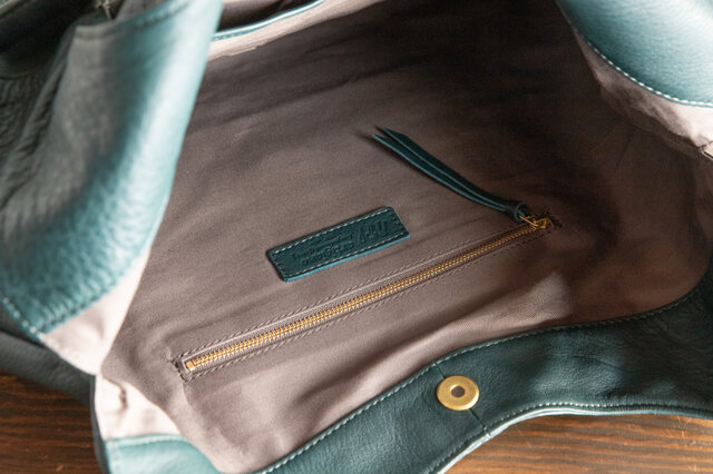 柔らかな本革 トートバッグ 軽量 シュリンクレザー ブルーグリーン 牛革 緑 as-09cs | iichi 日々の暮らしを心地よくするハンドメイドやアンティークのマーケットプレイス