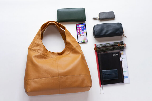 柔らかな本革 トートバッグ 軽量 シュリンクレザー キャメル 牛革 as-09cs | iichi 日々の暮らしを心地よくするハンドメイドやアンティークのマーケットプレイス