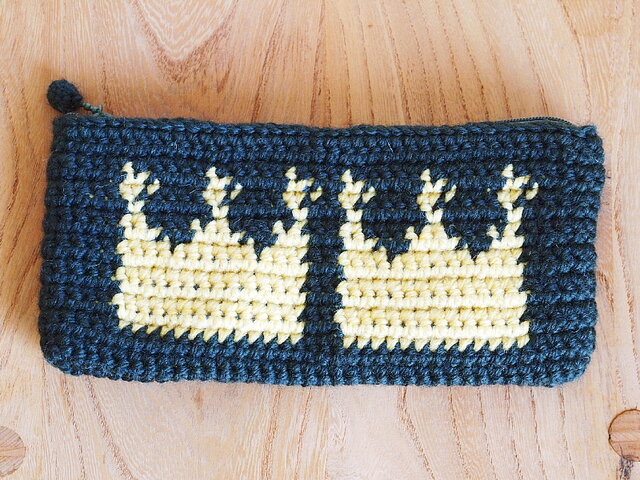 WOOL!クラウン横長ポーチ*エバーグリーン×サルファイエロー | iichi ハンドメイド・クラフト作品・手仕事品の通販