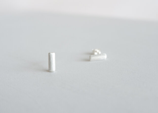 シルバーのピアス - line | iichi 日々の暮らしを心地よくするハンドメイドやアンティークのマーケットプレイス