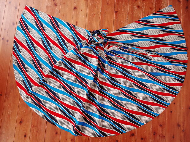 キテンゲ 半円形の巻きスカート vivid lines | iichi ハンドメイド・クラフト作品・手仕事品の通販