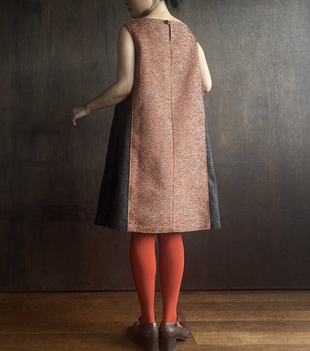 ウインタードレス orange forest/dark brown ヴィンテージ・ボタン | iichi 日々の暮らしを心地よくするハンドメイドやアンティークのマーケットプレイス