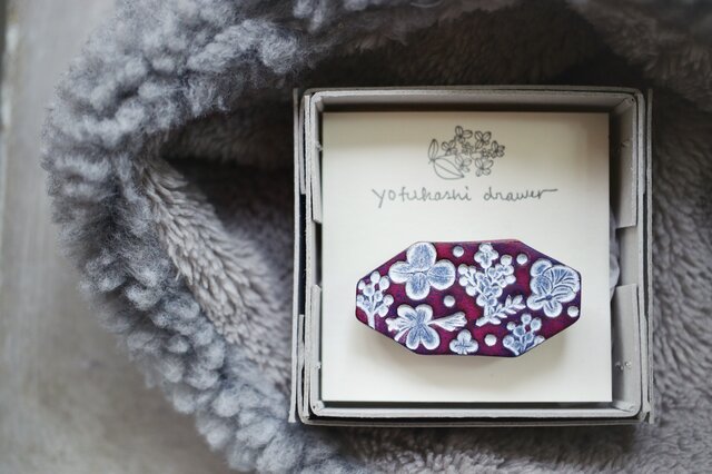 陶土の草花ブローチ : : : 1111 | iichi 日々の暮らしを心地よくするハンドメイドやアンティークのマーケットプレイス