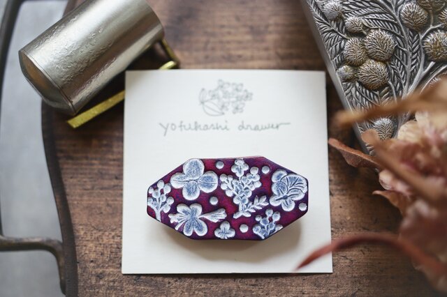 陶土の草花ブローチ : : : 1111 | iichi 日々の暮らしを心地よくするハンドメイドやアンティークのマーケットプレイス