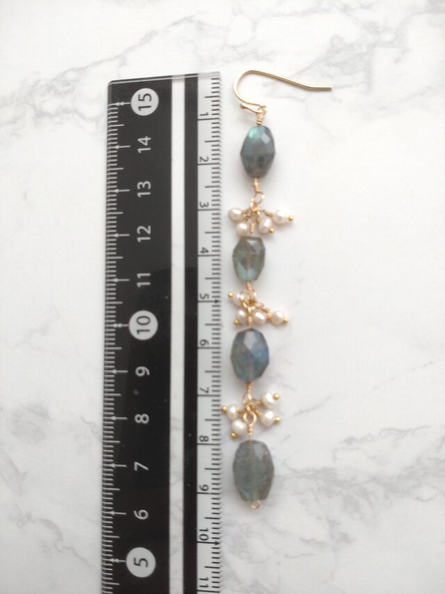 ラブラドライトとシャラシャラ淡水パールのピアス/イヤリング | iichi ハンドメイド・クラフト作品・手仕事品の通販