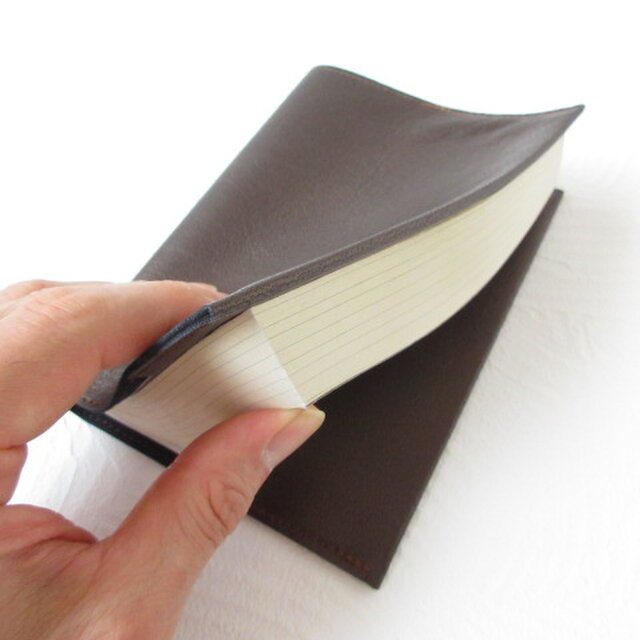 《ゴートスキン》文庫本サイズ対応・一枚革のブックカバー・ブロンズ・0702 | iichi ハンドメイド・クラフト作品・手仕事品の通販