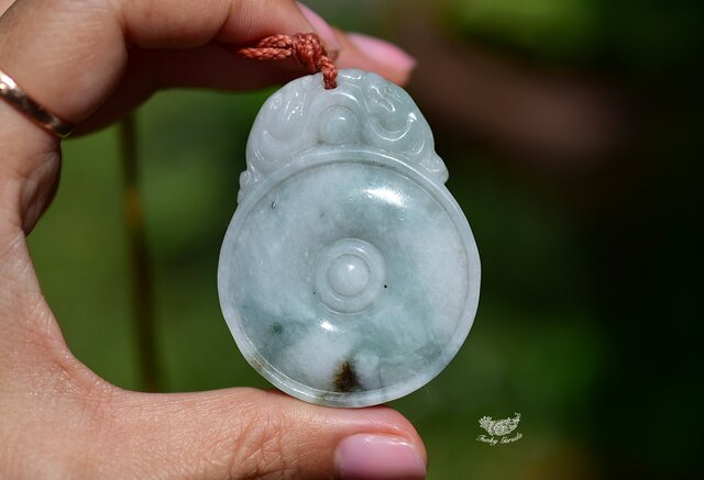 大粒★ラッキーコイン★ミャンマー翡翠 マクラメネックレス769 | iichi 日々の暮らしを心地よくするハンドメイドやアンティークのマーケットプレイス