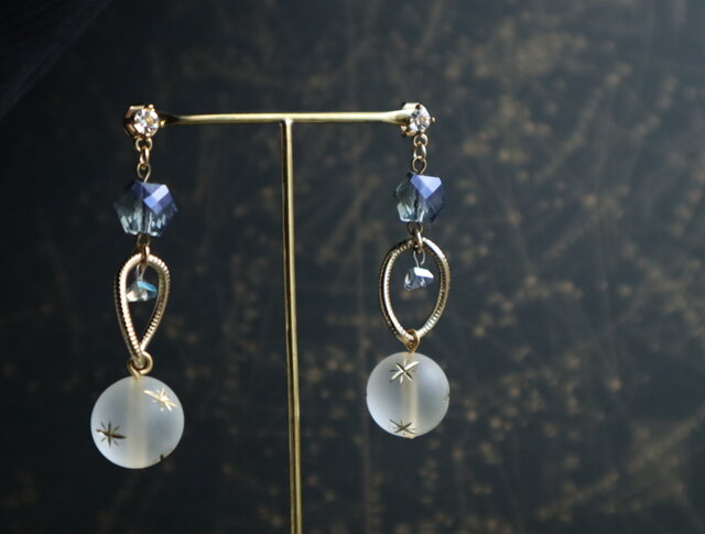 ピアス/Star Sand in Night Sky -夜空の星砂-｜オウカノモリ/ouka no mori | iichi 日々の暮らしを心地よくするハンドメイドやアンティークのマーケットプレイス