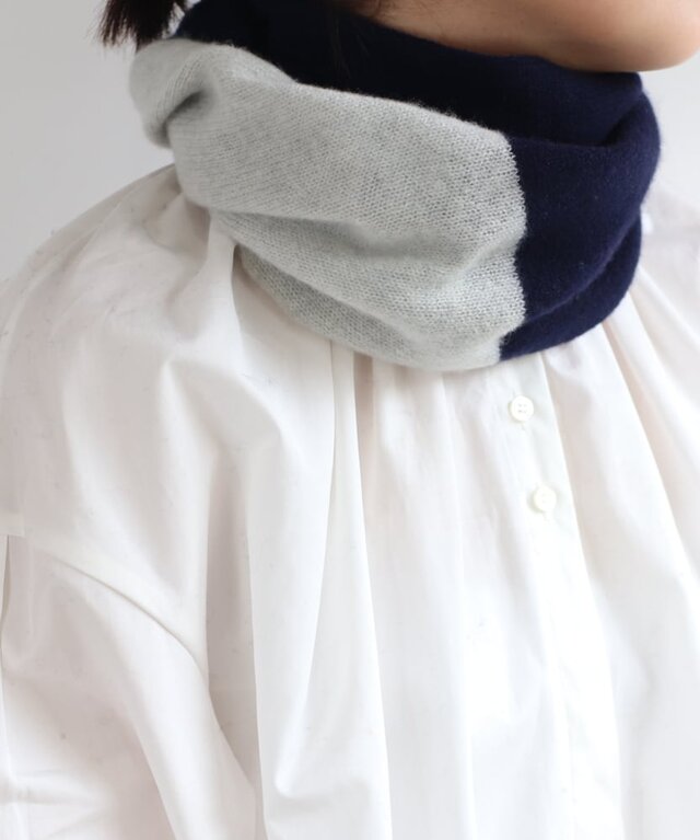 AND WOOL | 手編み機で編んだカシミヤ100%のスヌード ネイビー×ライトグレー | iichi ハンドメイド・クラフト作品・手仕事品の通販