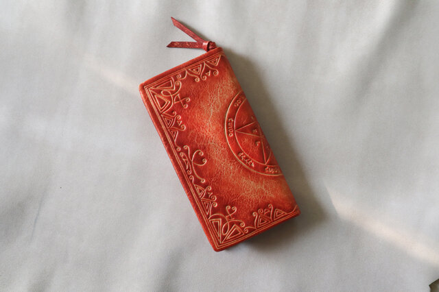 ヴィーナスの星 本革 ラウンドファスナー長財布 魔法陣 クラシック オレンジ | iichi ハンドメイド・クラフト作品・手仕事品の通販