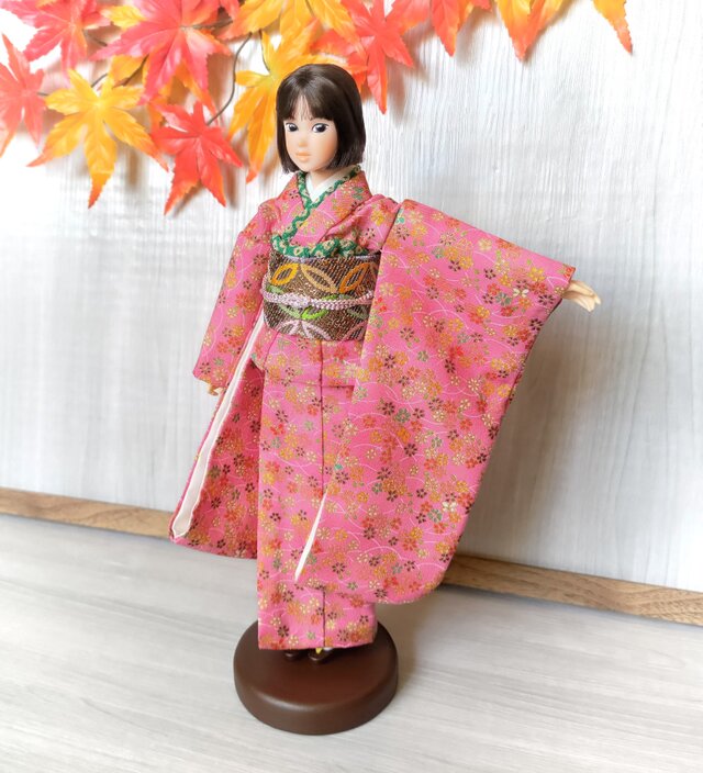 「躑躅色の野に咲いて」25～26cmドール振り袖着物 | iichi ハンドメイド・クラフト作品・手仕事品の通販