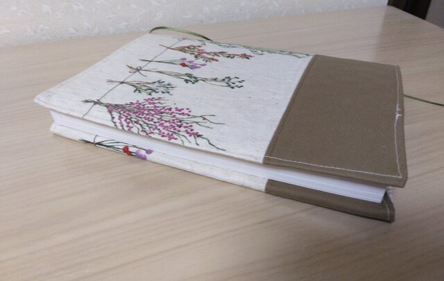 スワッグ柄 ブックカバー A5サイズ | iichi ハンドメイド・クラフト作品・手仕事品の通販