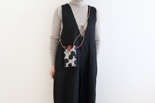 リネンのミニショルダー "Japanese pepper" | iichi ハンドメイド・クラフト作品・手仕事品の通販