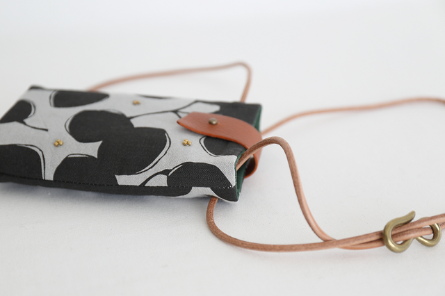 リネンのミニショルダー "Japanese pepper" | iichi ハンドメイド・クラフト作品・手仕事品の通販