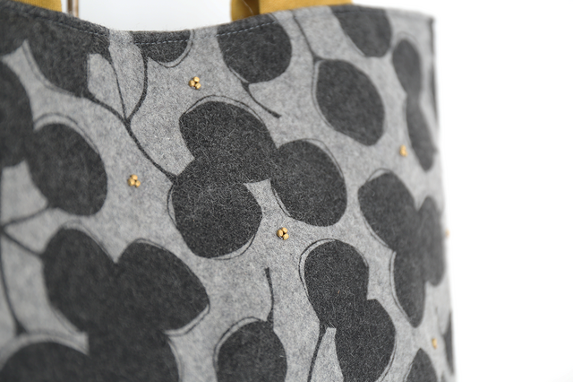 メルトンウールトート_W "Japanese pepper" | iichi ハンドメイド・クラフト作品・手仕事品の通販