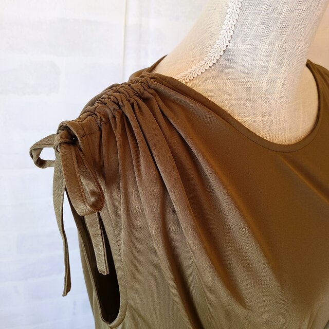 TOKI 009 シャーリングワンピース (スムース）カーキグリーン | iichi ハンドメイド・クラフト作品・手仕事品の通販