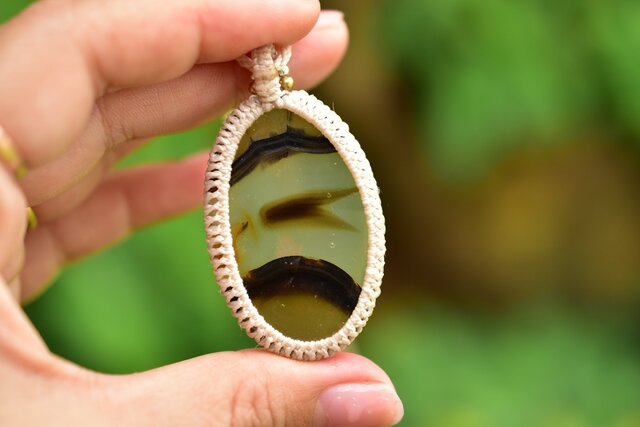 羽ばたくつばめ★アゲート マクラメペンダント781 | iichi ハンドメイド・クラフト作品・手仕事品の通販