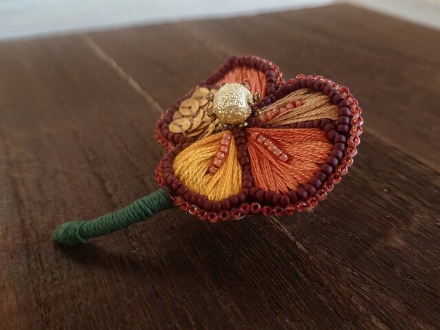 *Always*ビオラ＊落ち葉色刺繍ブローチ | iichi ハンドメイド・クラフト作品・手仕事品の通販