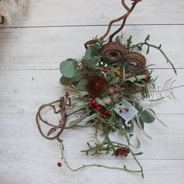 シープヘッドとキウイのつるのリース№1 ドライフラワーリース クリスマス リース 正月 | iichi 日々の暮らしを心地よくするハンドメイドやアンティークのマーケットプレイス