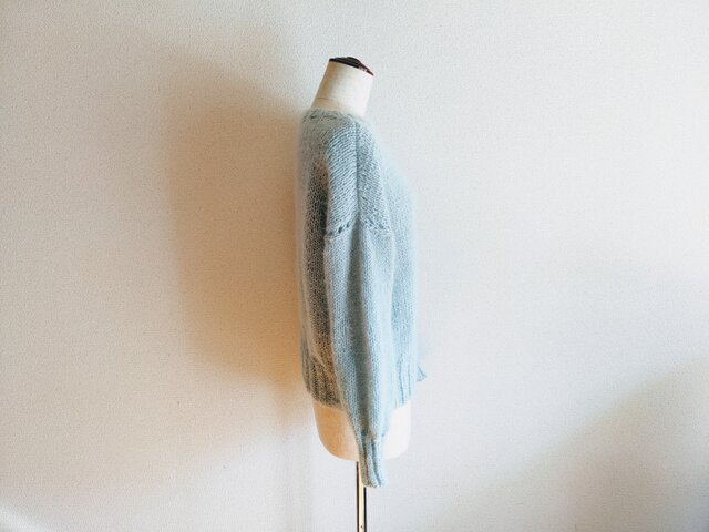 『受注製作』キッドモヘアとウールのまっすぐ衿セーター＊やわらか ベビーブルー 淡いミント | iichi ハンドメイド・クラフト作品・手仕事品の通販