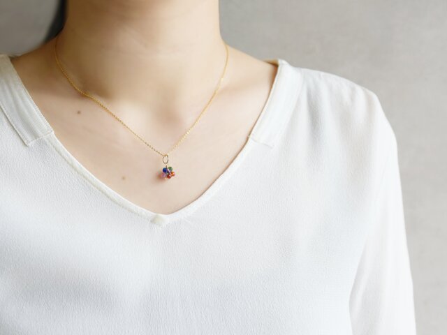 【14kgf ネックレスチャーム】天然石のカラフルな星屑 くす玉 | iichi ハンドメイド・クラフト作品・手仕事品の通販