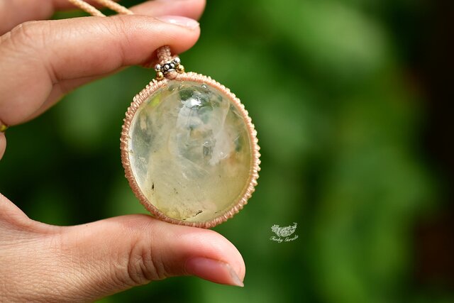 渦巻く煙★ホワイトガーデンクォーツ マクラメネックレス801 | iichi ハンドメイド・クラフト作品・手仕事品の通販