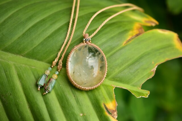 渦巻く煙★ホワイトガーデンクォーツ マクラメネックレス801 | iichi ハンドメイド・クラフト作品・手仕事品の通販