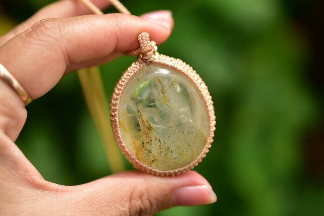 渦巻く煙★ホワイトガーデンクォーツ マクラメネックレス801 | iichi ハンドメイド・クラフト作品・手仕事品の通販