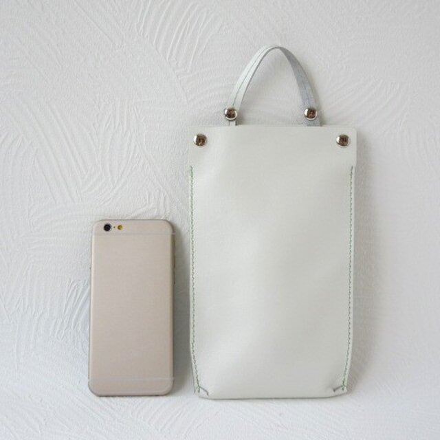 よくばり3way♪《牛革》スマホショルダーポーチ・フラットタイプ・068 | iichi ハンドメイド・クラフト作品・手仕事品の通販