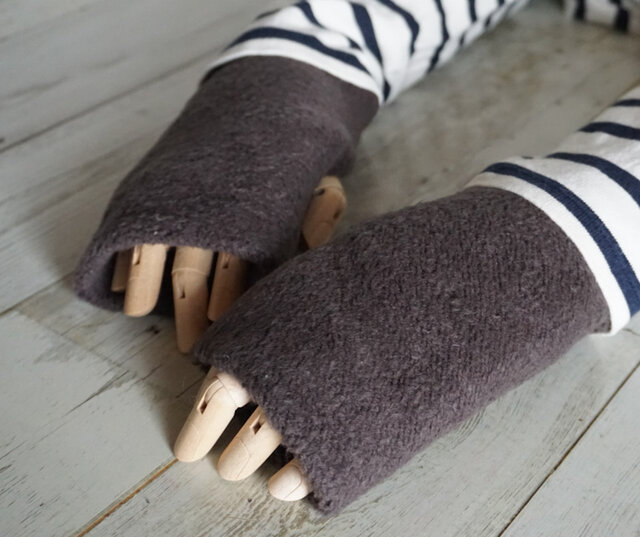 ぬくぬくコットンニット生地ハンドウォーマー（ココアブラウン） | iichi 日々の暮らしを心地よくするハンドメイドやアンティークのマーケットプレイス