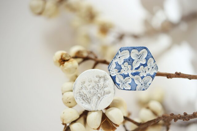 陶土の草花ブローチ : : : 1137 | iichi ハンドメイド・クラフト作品・手仕事品の通販