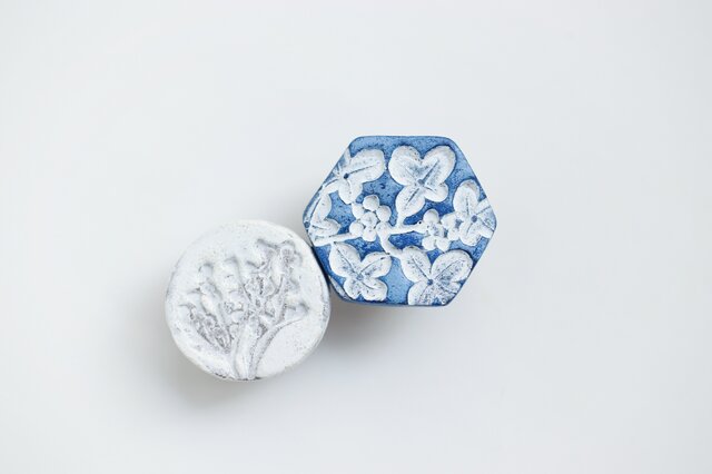 陶土の草花ブローチ : : : 1137 | iichi ハンドメイド・クラフト作品・手仕事品の通販