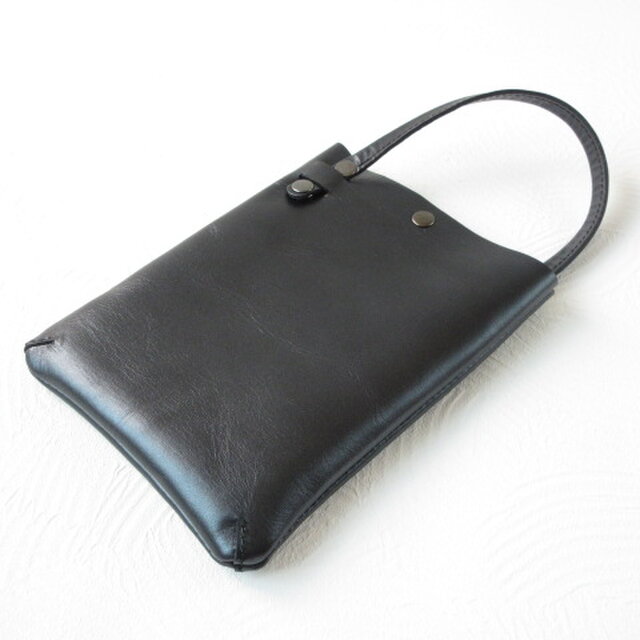 《牛革》2WAY～スリムサコッシュ・シュリンクレザー・ガンメタリック・053 | iichi ハンドメイド・クラフト作品・手仕事品の通販