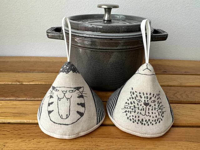 三角鍋つかみ★staub ストウブ ホーロー鍋★ミトン 鍋つかみ ネコ 猫 ねこ cat | iichi ハンドメイド・クラフト作品・手仕事品の通販