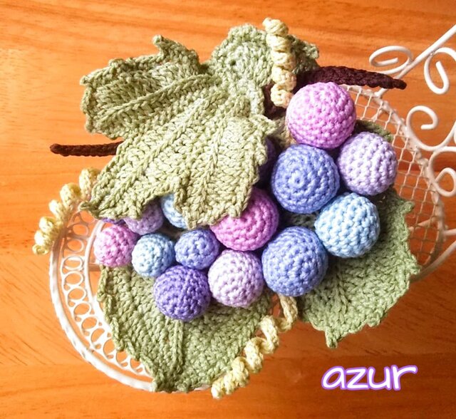 葡萄のコサージュ 涼感の紫 | iichi 日々の暮らしを心地よくするハンドメイドやアンティークのマーケットプレイス