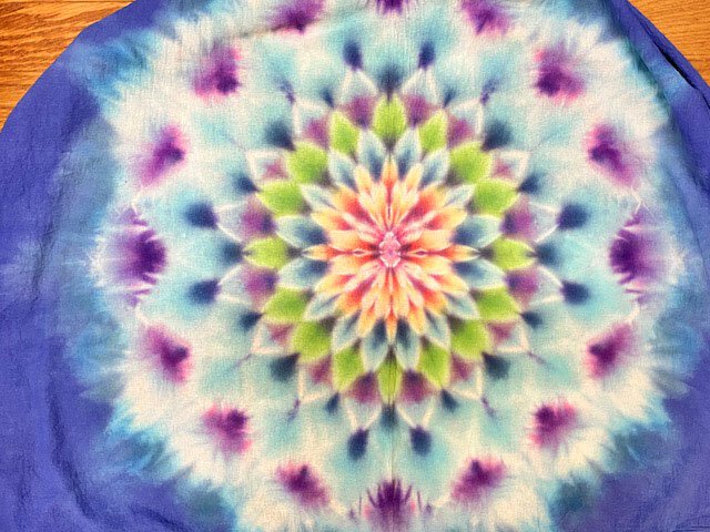 タイダイ染め 前開きワンピース 優しい紺碧色に美しく幻想的で華やかな大曼荼羅 HD18-05 | iichi ハンドメイド・クラフト作品・手仕事品の通販