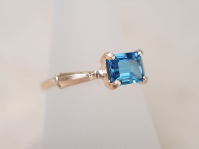 ロンドンブルートパーズ×ブーケダイヤモンドリング（No.1025） | iichi ハンドメイド・クラフト作品・手仕事品の通販