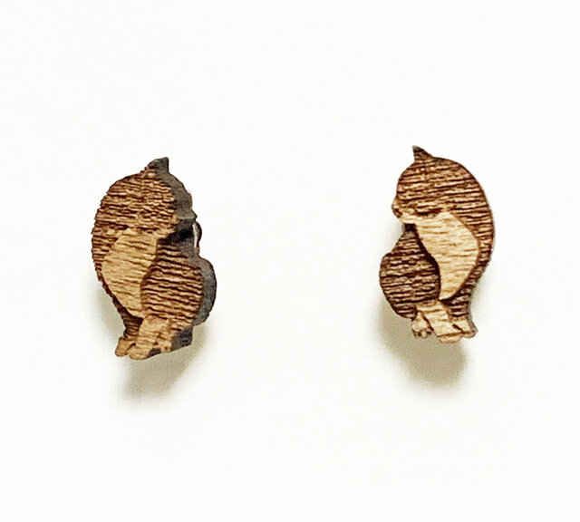 【木tch】クルミの木・ピアス（ミニ）cat / ネコ | iichi ハンドメイド・クラフト作品・手仕事品の通販