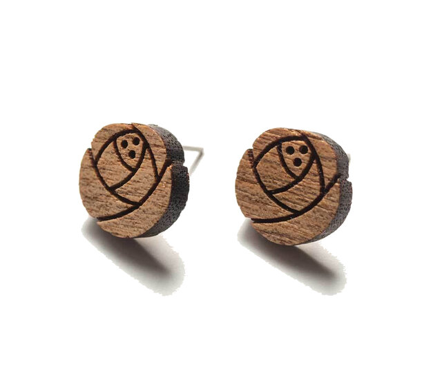 【木tch】クルミの木・ピアス（ミニ）tsubomi / ツボミ | iichi ハンドメイド・クラフト作品・手仕事品の通販
