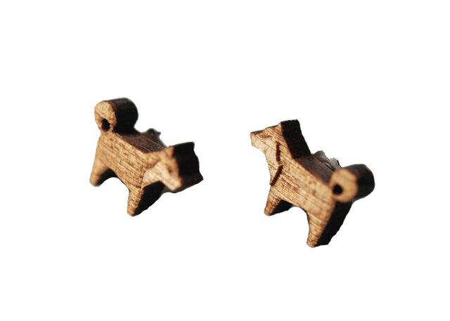 【木tch】クルミの木・ピアス（ミニ）dog / イヌ | iichi ハンドメイド・クラフト作品・手仕事品の通販