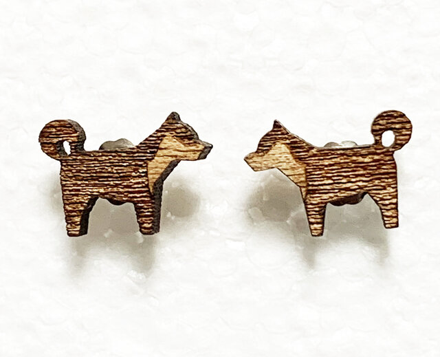 【木tch】クルミの木・ピアス（ミニ）dog / イヌ | iichi ハンドメイド・クラフト作品・手仕事品の通販
