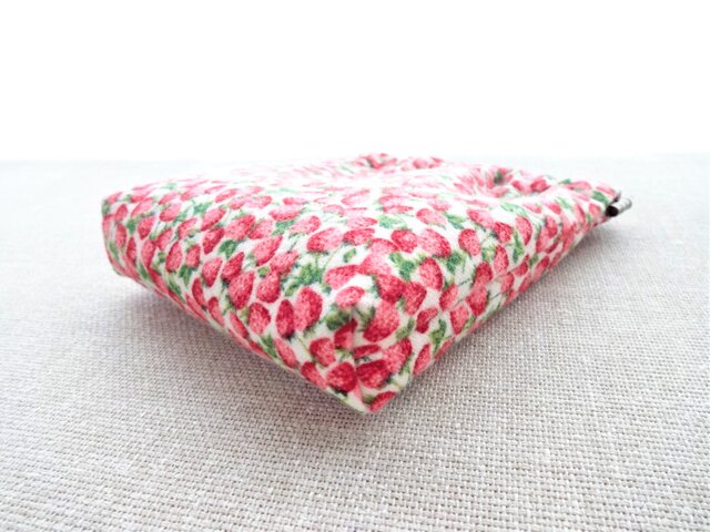 ＊イチゴがいっぱい♪コットンネル＊バネポーチ＊12cm＊ストロベリー＊ | iichi ハンドメイド・アンティーク・食品・ギフト・手作り