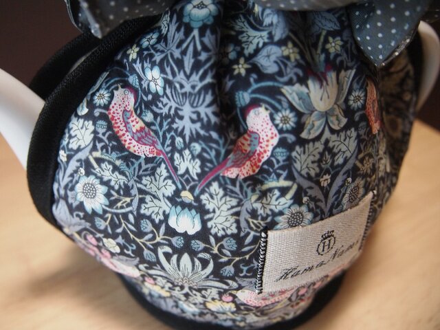 ティーポットカバー リバティ使用 Y06 | iichi 日々の暮らしを心地よくするハンドメイドやアンティークのマーケットプレイス