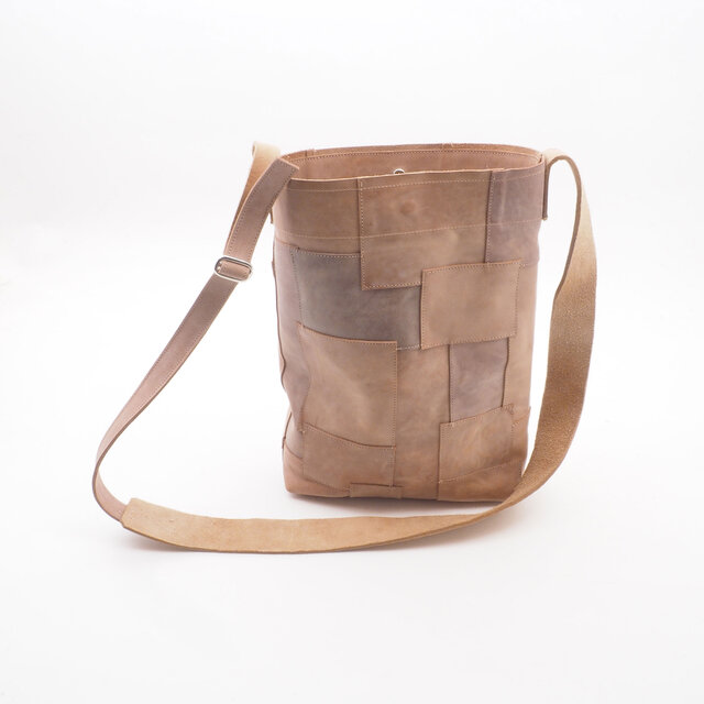 レザーショルダーバッグ（ベージュ系）/牛革/伊タンニンレザー/ヌメ革/S003 | iichi ハンドメイド・クラフト作品・手仕事品の通販