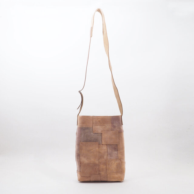 レザーショルダーバッグ（ベージュ系）/牛革/伊タンニンレザー/ヌメ革/S003 | iichi ハンドメイド・クラフト作品・手仕事品の通販