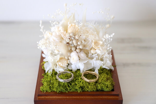 アイアンガラスキューブのリングピロー（ホワイト） #962 | iichi ハンドメイド・クラフト作品・手仕事品の通販