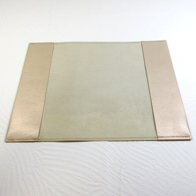 新書サイズ、コミック対応《ゴートスキン》スムース・一枚革のブックカバー・0659 | iichi ハンドメイド・クラフト作品・手仕事品の通販