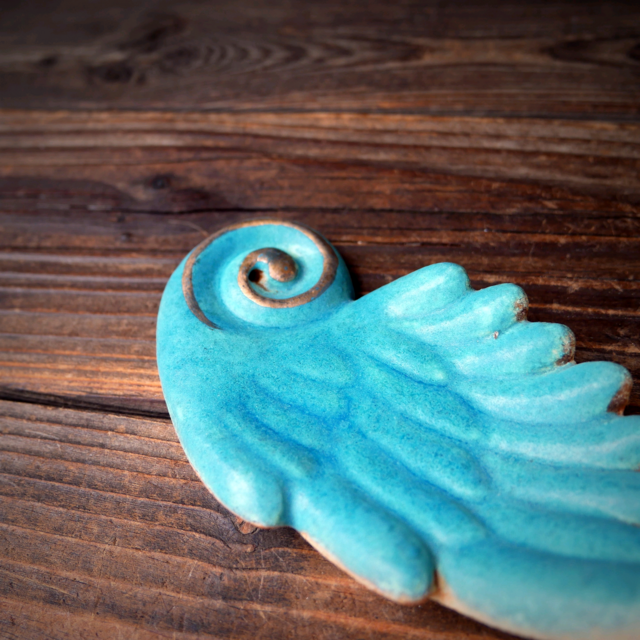空色の大きな翼 お香立てno.15 | iichi 日々の暮らしを心地よくするハンドメイドやアンティークのマーケットプレイス