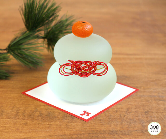 数量限定：ちょっと大きい しっとりガラスの鏡餅 | iichi 日々の暮らしを心地よくするハンドメイドやアンティークのマーケットプレイス